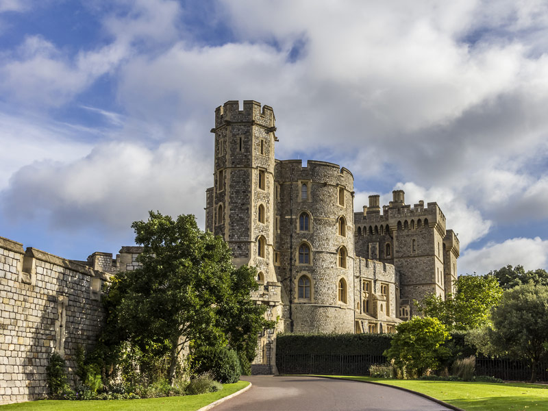 15+ Virtual Castle Tours You Can Take From Your Couch – Holidays