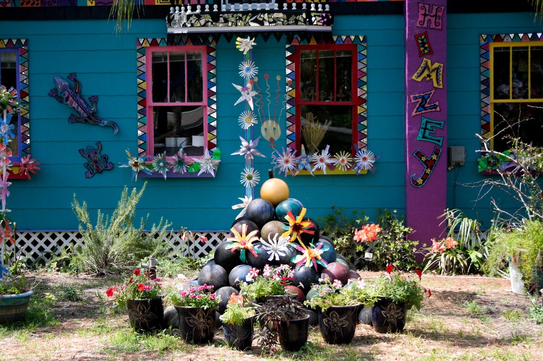 Whimzeyland is the Most Colorful House in Florida – Holidays