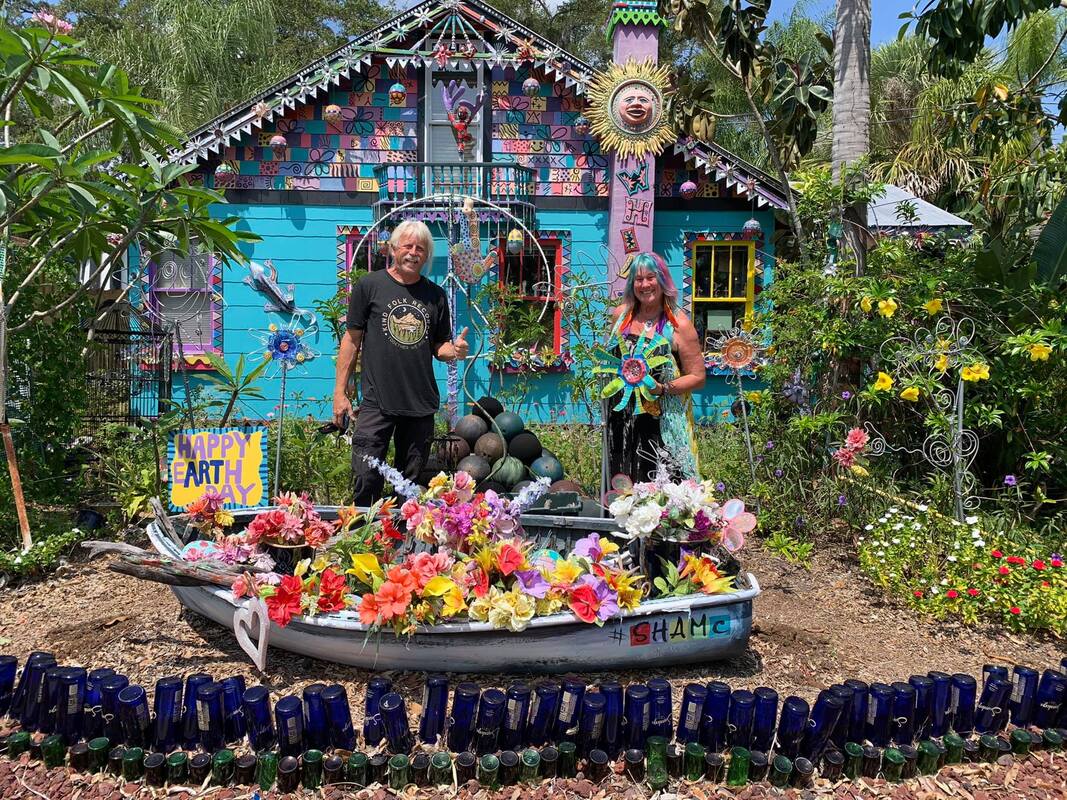 Whimzeyland is the Most Colorful House in Florida – Holidays