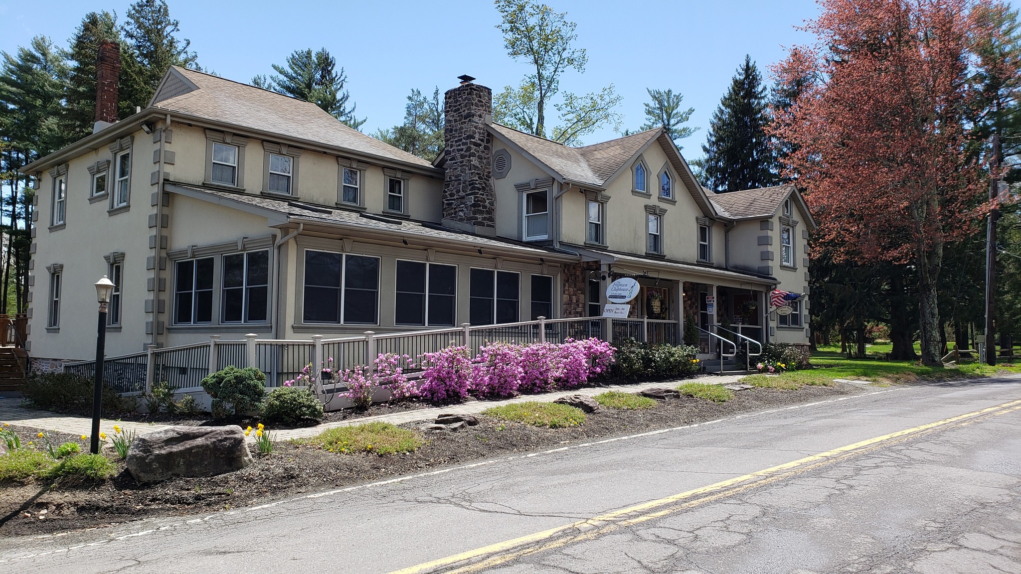 10 Most Romantic Poconos Couples Resorts (with Photos & Prices) – Holidays