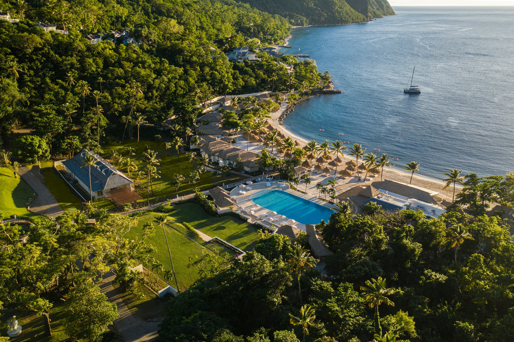 Top 14 Luxury Beach Resorts Around the World – Holidays