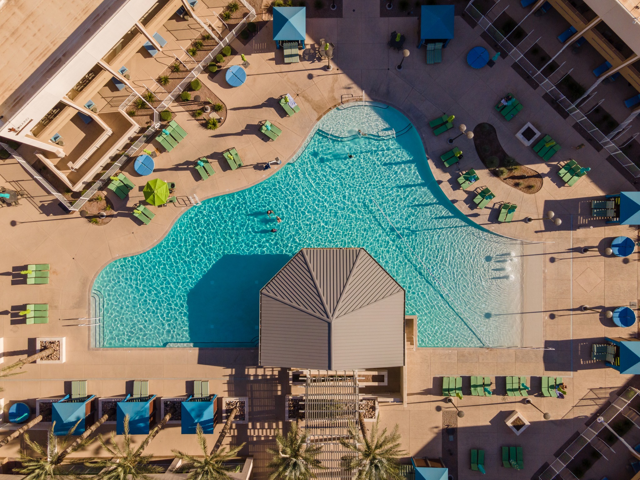 13 Best Arizona Resorts with Poolside & Swim Up Bars – Holidays