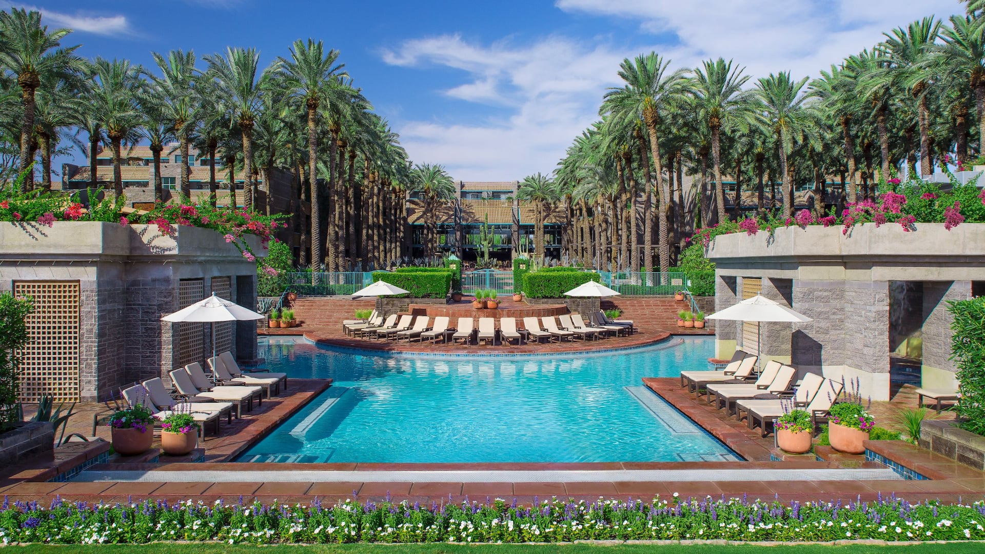 13 Best Arizona Resorts with Poolside & Swim Up Bars – Holidays