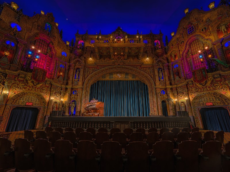 11 Historic Theaters in the U.S. Still Showing Movies – Holidays