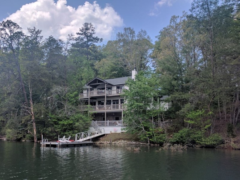 14 Best Lake House Rentals in the U.S. – Holidays