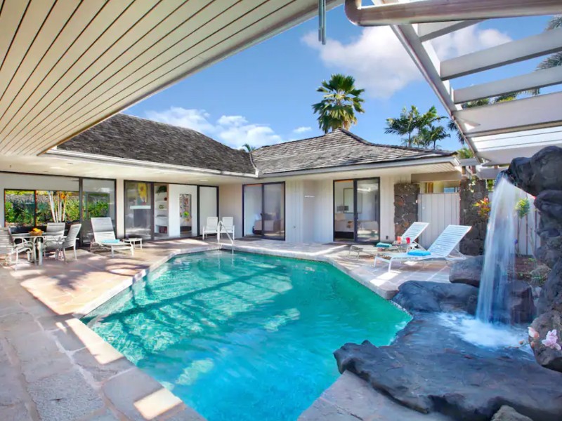 10 Enchanting Airbnbs for Waterfall Lovers – Holidays
