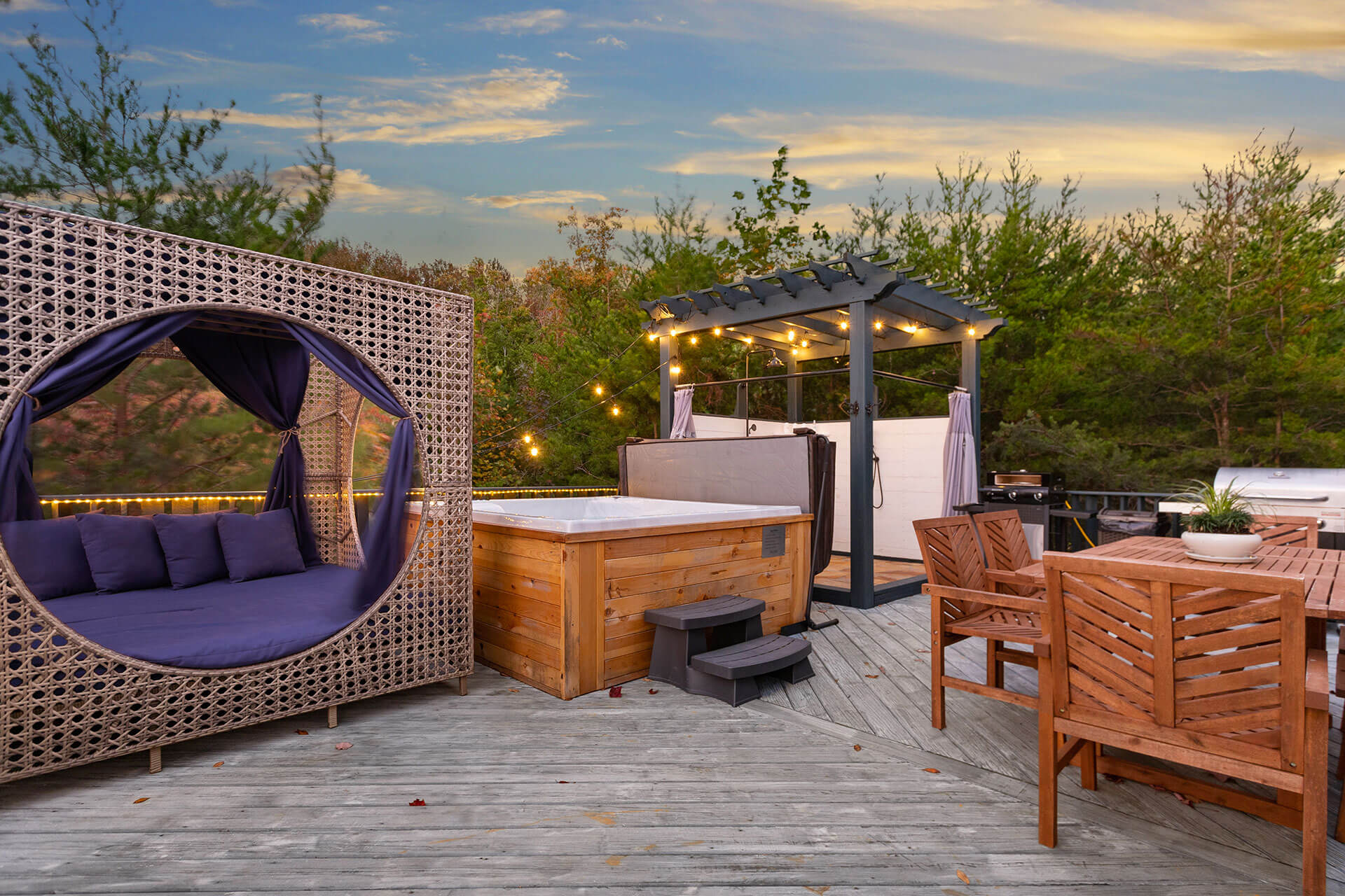 Bolt Farm Treehouse: Romantic Treehouses & Domes in the South – Holidays
