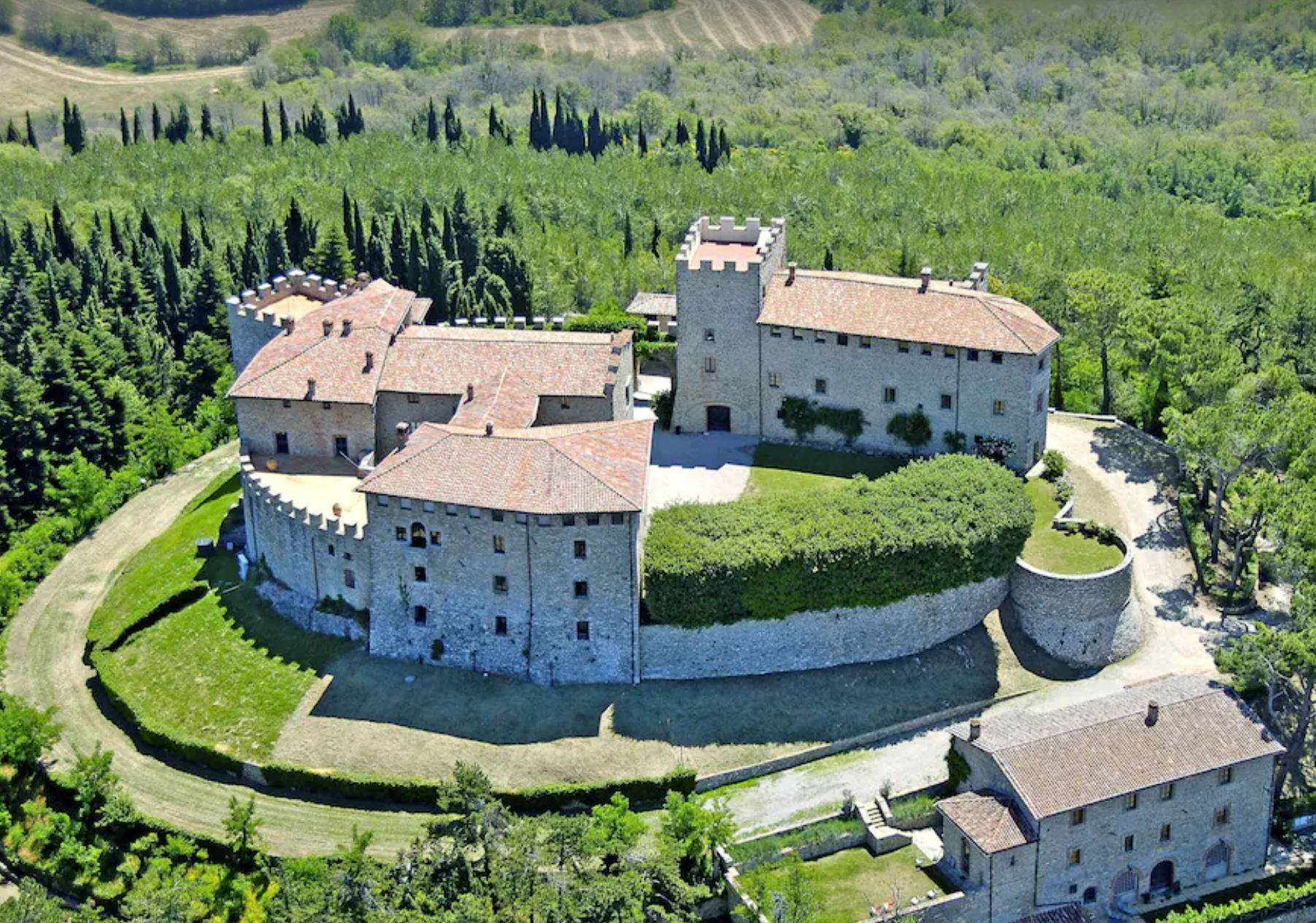 Top 10 Castles You Can Rent on Vrbo (with Photos) – Holidays