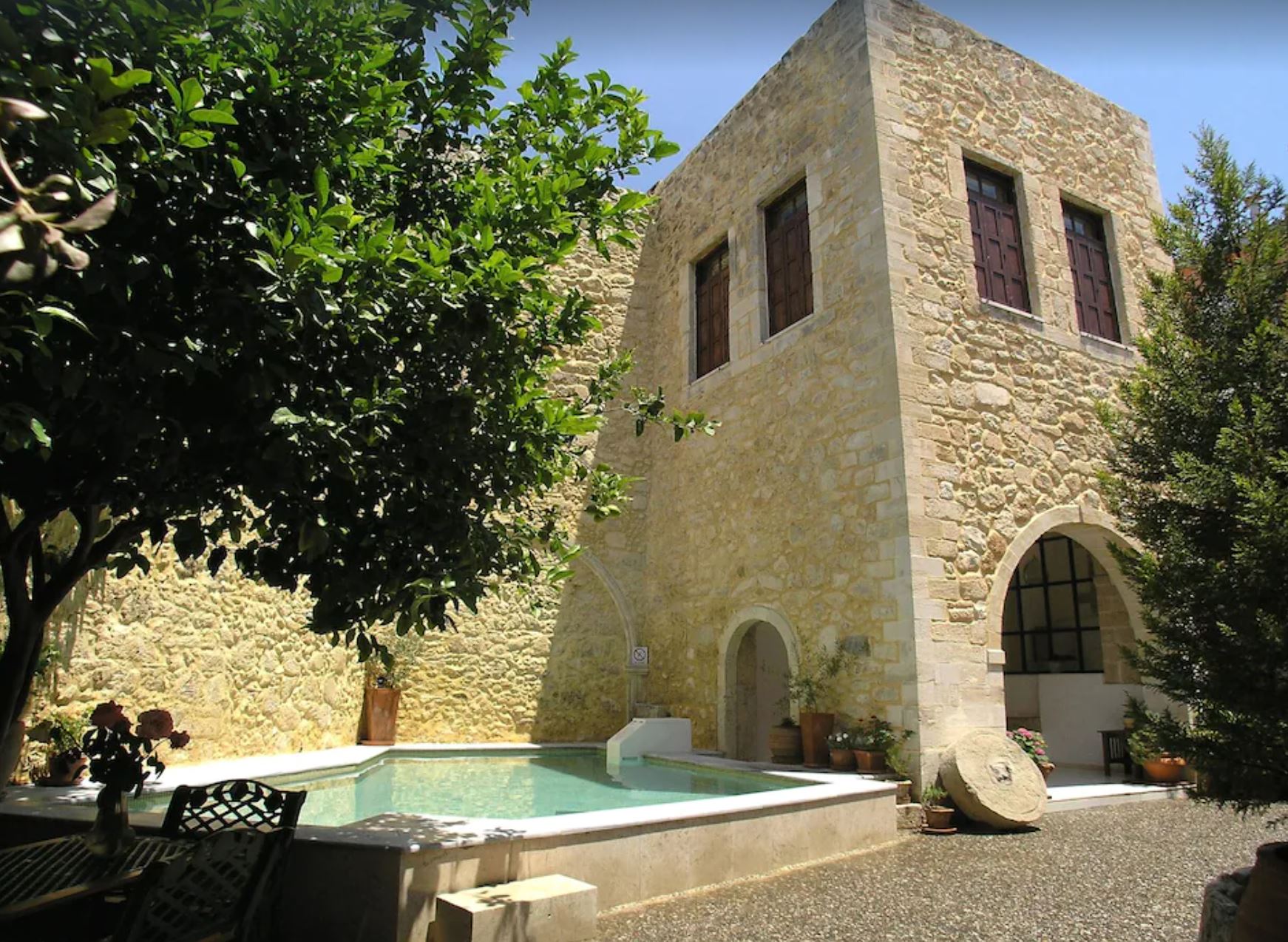 Top 10 Castles You Can Rent on Vrbo (with Photos) – Holidays