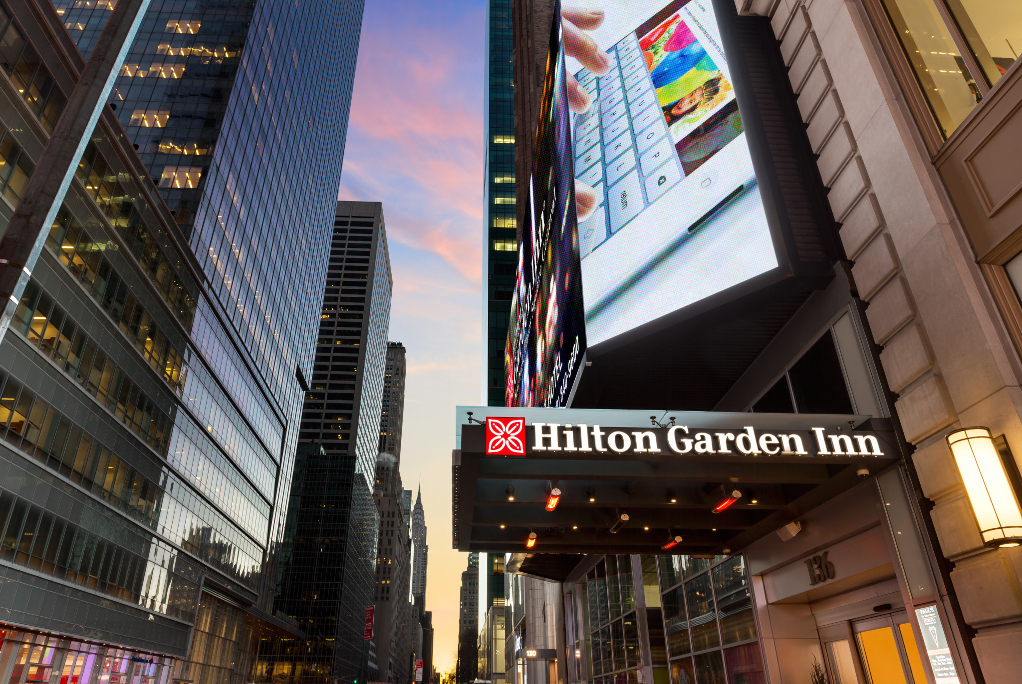 Top 12 NYC Hotels with View of Times Square Ball Drop – Holidays